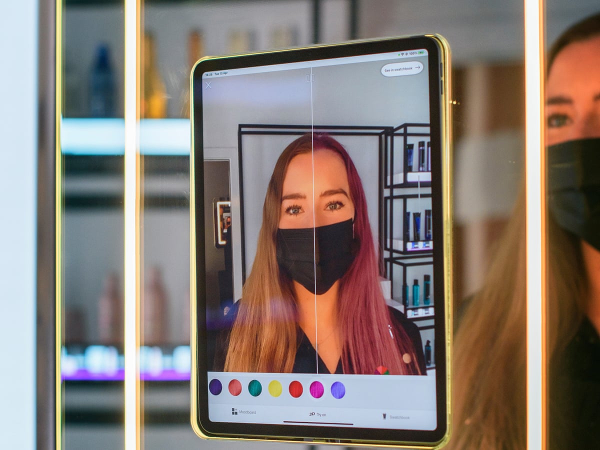 How is Technology Used in a Hair Salon? - Makeup Analysis