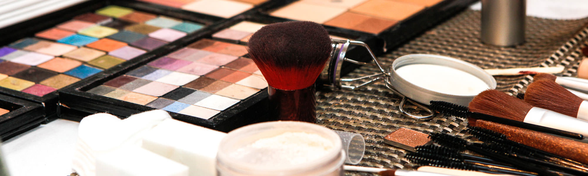 What is the Chemistry behind Makeup? - Makeup Analysis