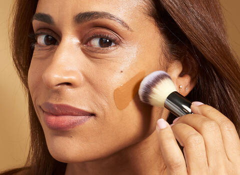 What is the Most Hygienic Way to Apply Makeup? - Makeup Analysis